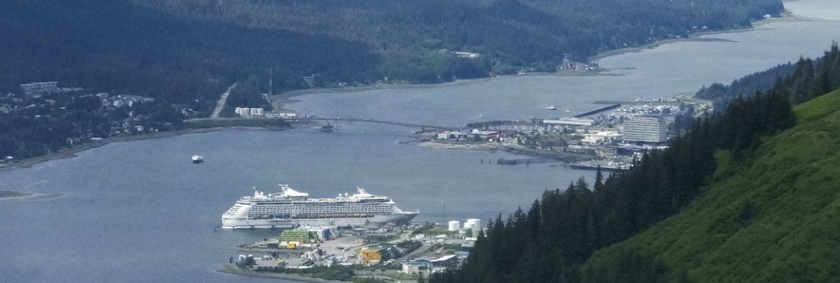 JUNEAU COPES WITH COPIOUS CRUISE PAX: Seeks to limit number of visitors